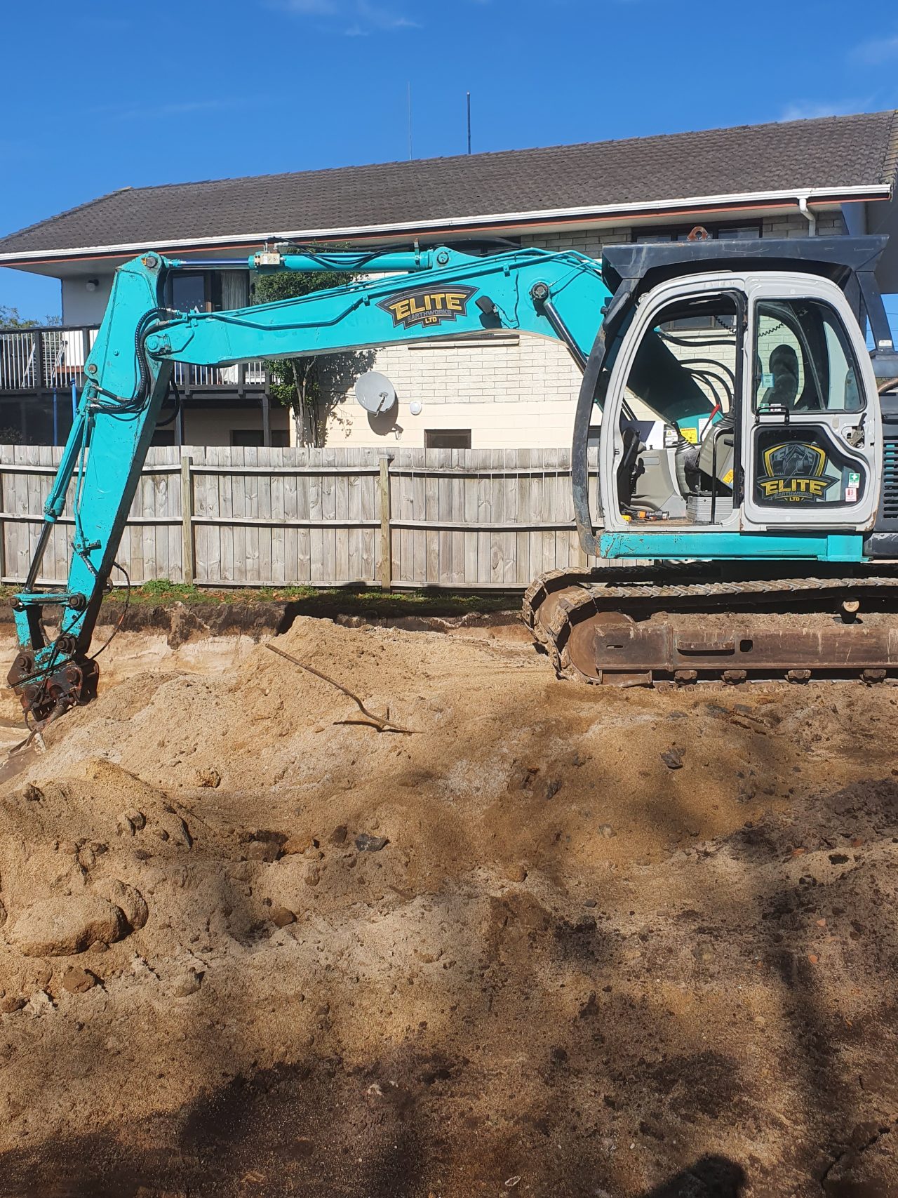 About Us | Elite Earthworks